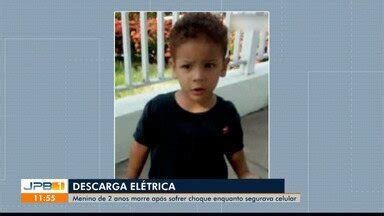 JPB1 Menino de dois anos morre após sofrer choque enquanto segurava