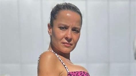 Maiara reaparece MUITO magra em fotos de biquíni deixa até as costelas