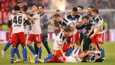 Fußball HSV gewinnt im Stadtderby gegen den FC St Pauli mit 4 3 SHZ