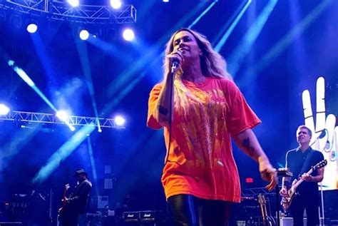 Alanis Morissette volta ao Brasil para show único em SP veja preços e