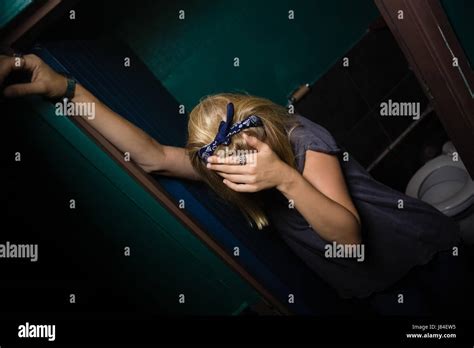 Femme ivre Banque de photographies et dimages à haute résolution