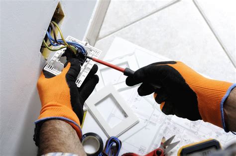 Medidas de seguridad básicas para un electricista CEAC