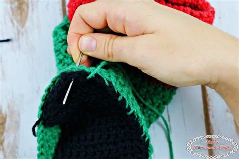 How To Crochet Cute Christmas Santa Elf Booties Easily