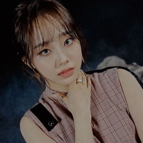 Chuu Teaser Lq Chuu Icon Chuu Loona Kpopicons Celebridades