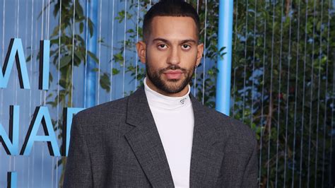 Mahmood A Sanremo 2024 Con Tuta Gold Un Viaggio Tra Passato E