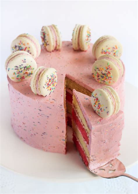 Macarons Cake