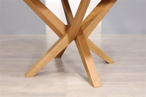 Table ronde Contemporaine diamètre 120 cm en chêne avec un pieds