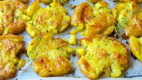 Pommes de terre croustillantes au beurre à lail et parmesan Toutes