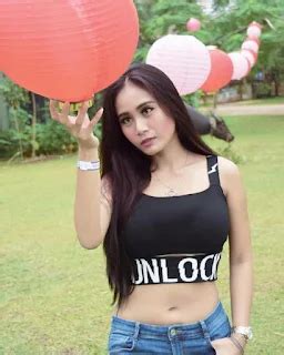Deretan Foto Innesh Melan Si Cantik Putih Mulus Bohay Model Playboy