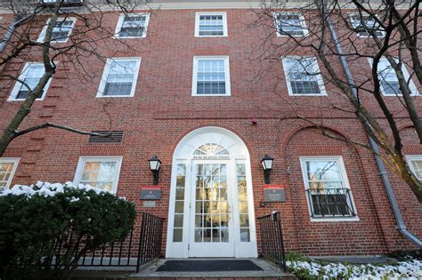 Harvards Financial Aid Is Anti Middle Class Opinion The Harvard
