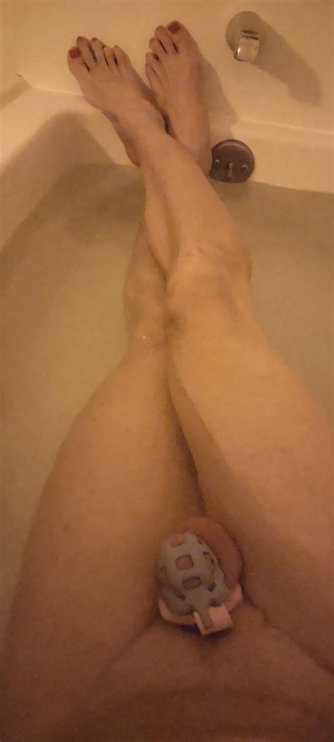 Sissy Bath Time Scrolller