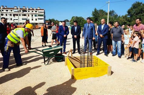 U Krtolima Kod Tivta Polo En Kamen Temeljac Za Novu Zgradu O Branko