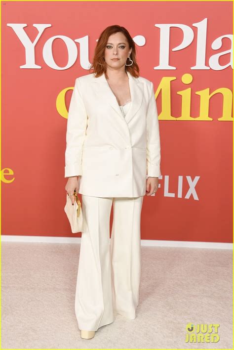 Reese Witherspoon Ashton Kutcher Walk The Carpet At Your Place Or