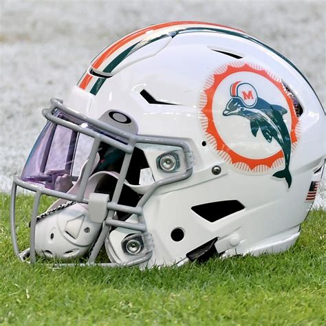 Lisa On Twitter RT ProFootballHOF Vintage Helmet Showdown