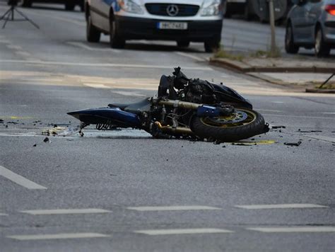 Śmiertelny wypadek z udziałem 25 letniego motocyklisty