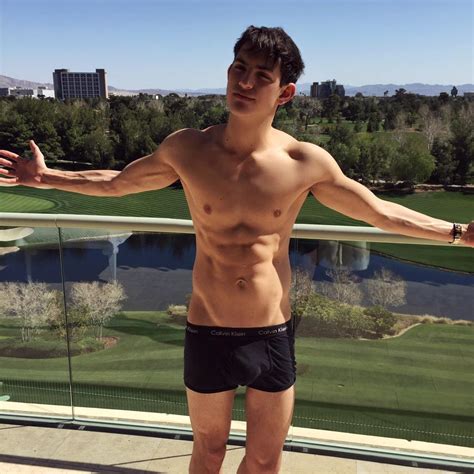 Nick Simmons Naked Blowjob Story