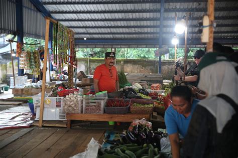 Harga Dan Ketersediaan Stok Bahan Pangan Pokok Di Pasar Pelaihari