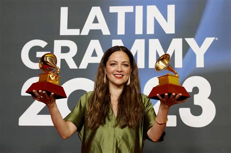 Latin Grammy 2023 Natalia Lafourcade gana premio a Mejor grabación
