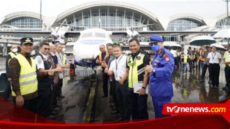 Gubernur Sulawesi Selatan Resmikan Penerbangan Perdana Jalur Makassar