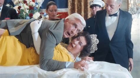 Y A T Il Un Flic Pour Sauver La Reine David Zucker 1988 La