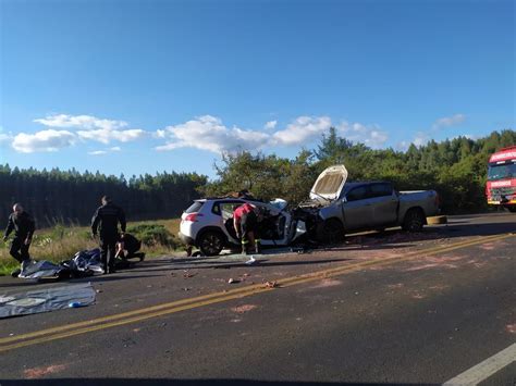 Duas Pessoas Morrem Em Acidente Entre Carro E Caminhonete Na Br