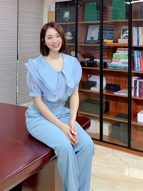 7 set đồ thời trang công sở phong cách Hàn Quốc dễ dàng biến nàng