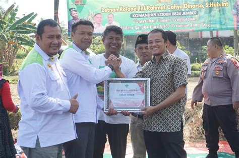 Radar Jember Terima Penghargaan Dari HKTI Dinobatkan Sebagai Media