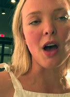 Laura Bell Bundy Nua Em Beauty Mark
