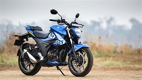 Suzuki Gixxer Right Front Three Quarter Image Bikewale