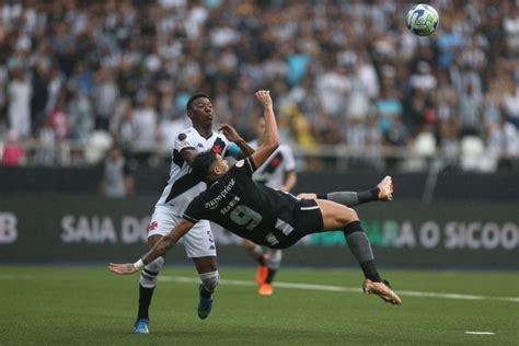 Exame aponta lesão e Tiquinho Soares desfalca Botafogo por 5 semanas