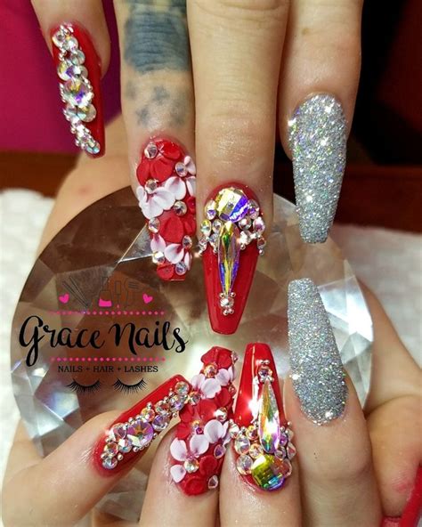 Uñas rojas 3d piedra Uñas rojas Uñas con piedras Uñas rojas con piedras