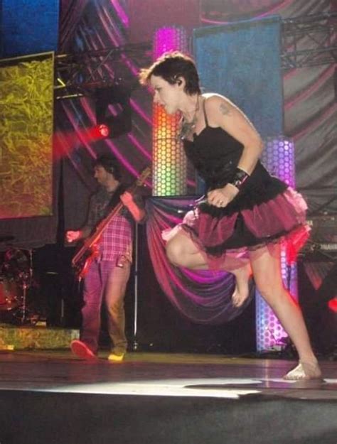 Pin By Jiji On Wand Dolores O Riordan Celebs Celebrity Feet
