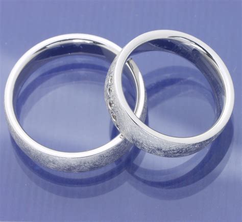 Eheringe Shop Trauringe aus 585 Weissgold mit Eismatt Oberfläche P5233756