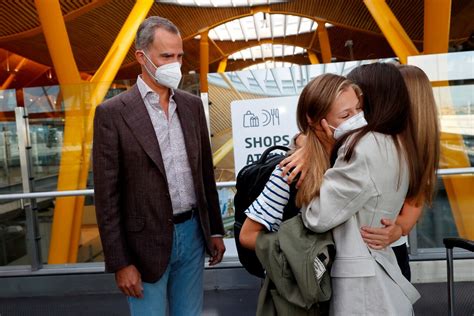 Los Reyes y la infanta Sofía despiden a la princesa Leonor
