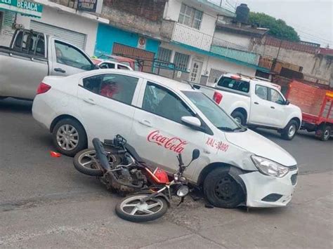 Motociclista Se Estrella Contra Un Auto En Calles De Xalapa