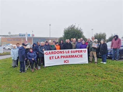 Gardons Le Super U Et La Pharmacie Au C Ur Du Centre Ville S Est
