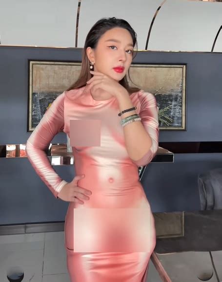Hàng loạt ngôi sao Thái Lan bị chỉ trích vì mặc trang phục nhạy cảm