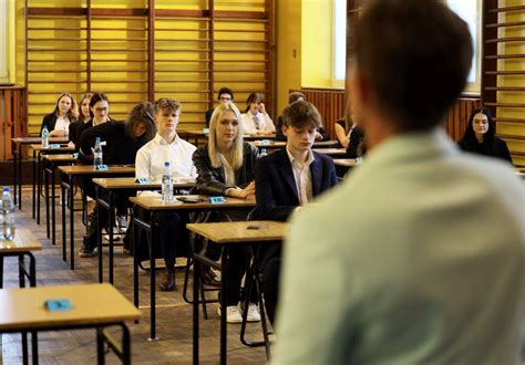 Zmiany na maturze 2025 polski matematyka język obcy Co będzie inne