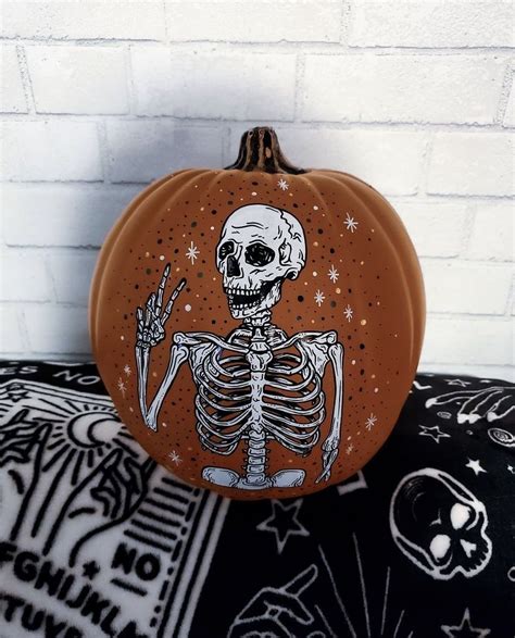 35 Amazing Painted Decorative Pumpkin Art Ideas For Halloween 2018