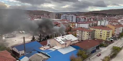 İki katlı bina alevlere teslim oldu