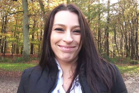Femme Qui Jouit Lors D Un Gangbang En Plein Air Sur Paris Les Videos