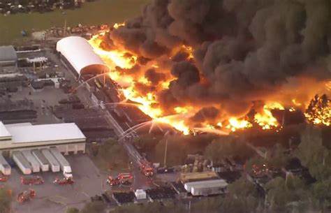 Eduardo Menoni on Twitter ÚLTIMA HORA Un incendio masivo de 5 acres