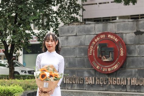 ĐỖ HOÀNG PHƯƠNG NHI TÂN THỦ KHOA ĐẦU RA TRƯỜNG ĐẠI HỌC NGOẠI THƯƠNG