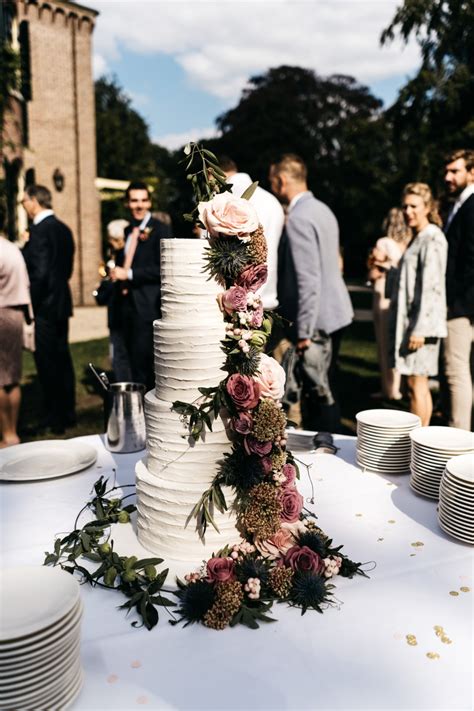 Bruidstaart Met Verse Bloemen Bellaria Cake Design
