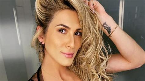L Via Andrade Aposta Em Saia Transparente E Exibe Bumbum No Doming O
