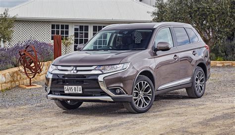 2017 Mitsubishi Outlander Pricing And Specs New Infotainment And Added