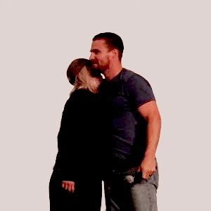 Stephen Amell And Emily Bett Rickards Coh Stephen Amell Emily