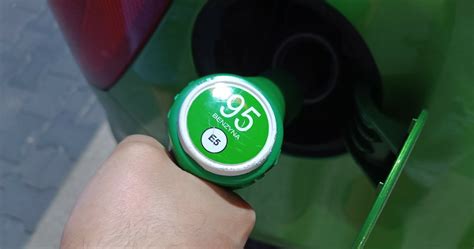 Ceny paliw już tak wysokie jak w zeszłym roku Oto skala wakacyjnych