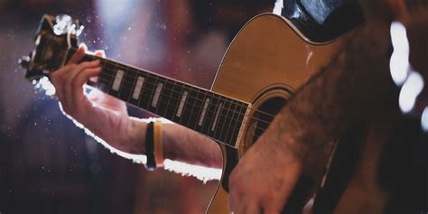 Qui a inventé la guitare électro acoustique 4 CD Music