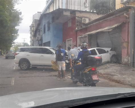 Motorista Perde Controle De Carro E Causa Acidente Envolvendo Cinco